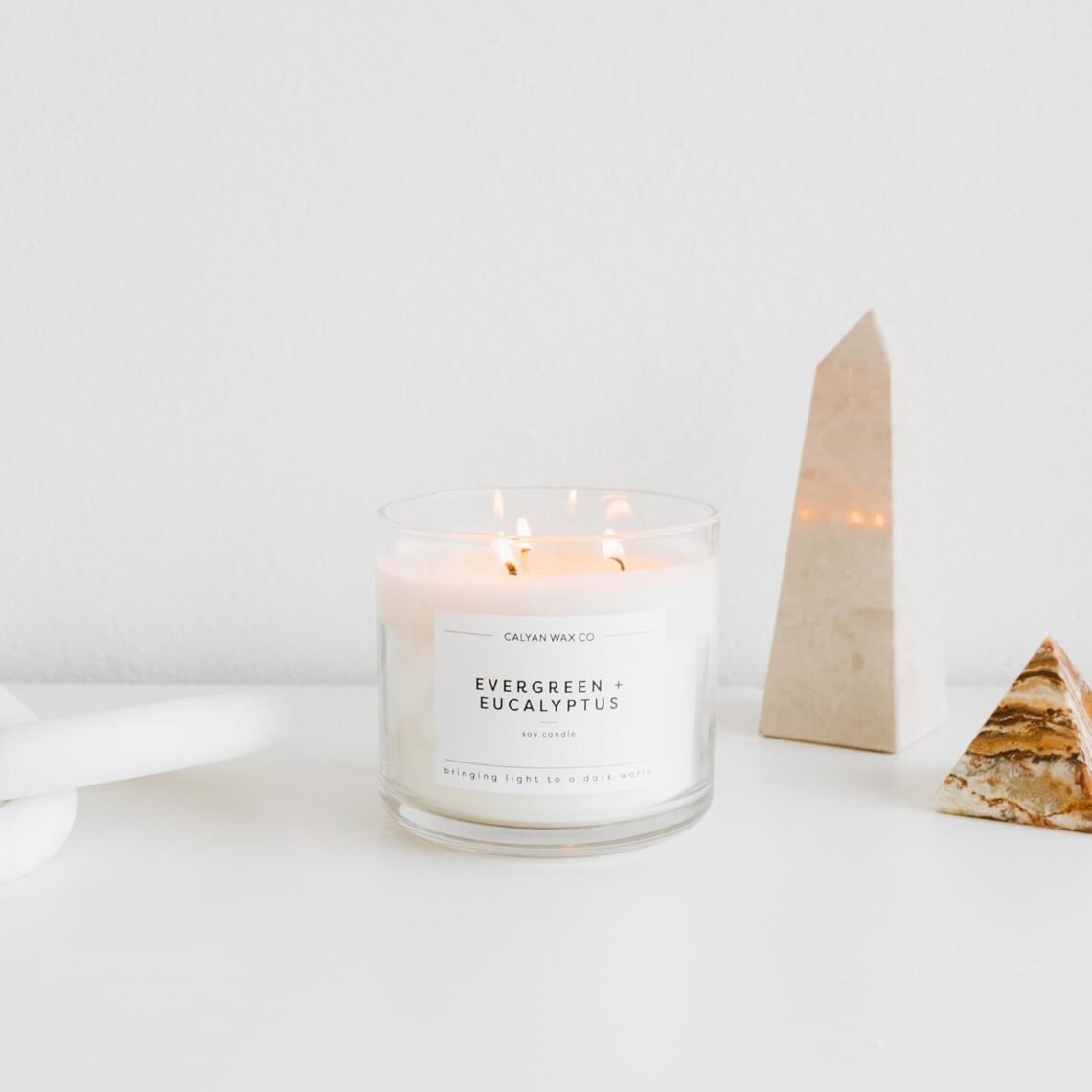 12 Best Smelling Scented Candles To Make Your Home Cozier - GEAUTE