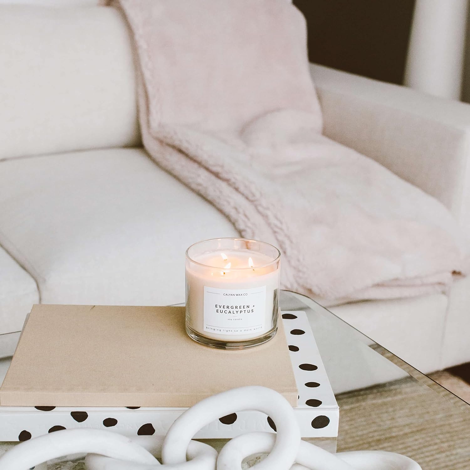 12 Best Smelling Scented Candles To Make Your Home Cozier - GEAUTE