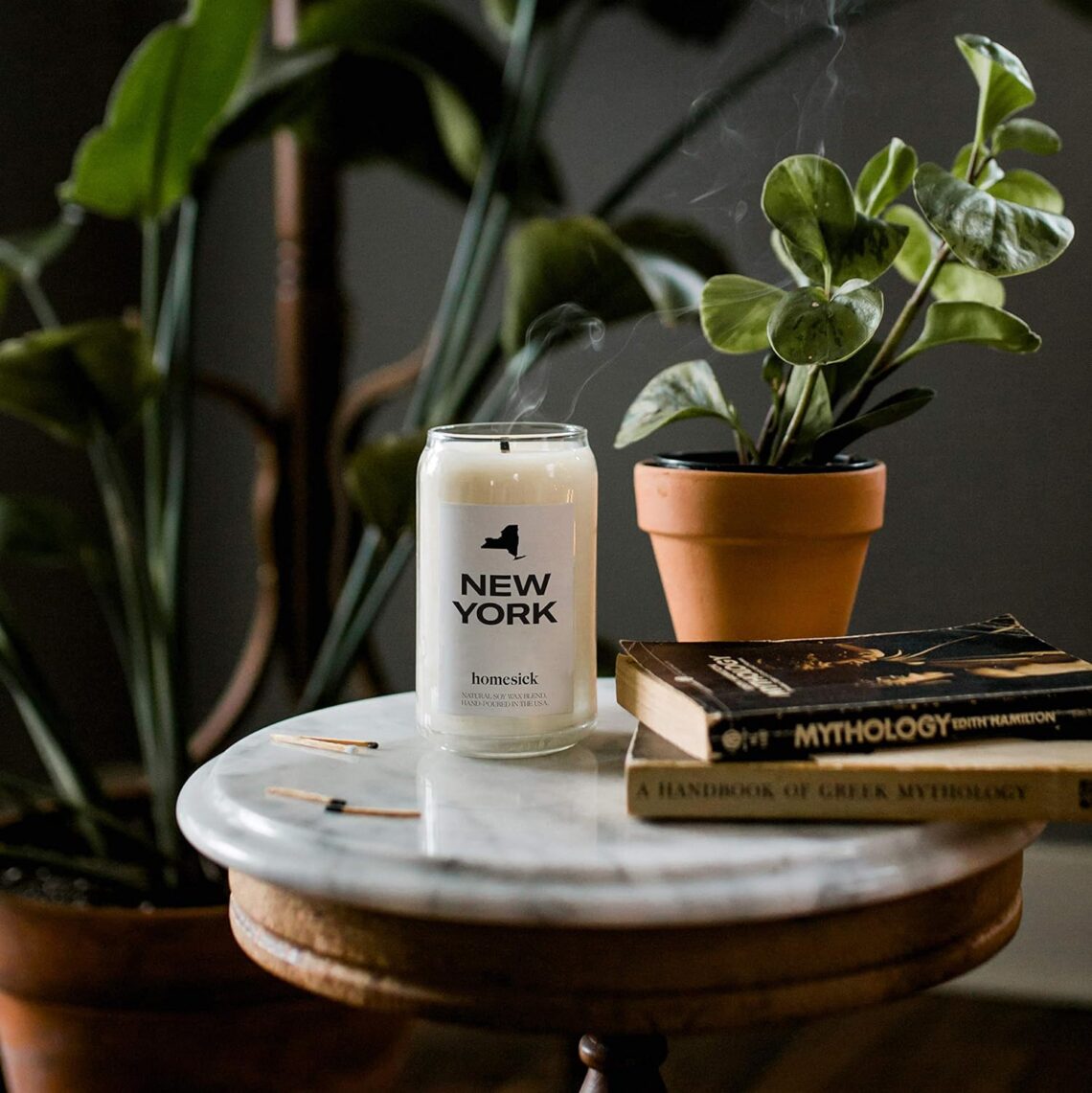 12 Best Smelling Scented Candles To Make Your Home Cozier - GEAUTE